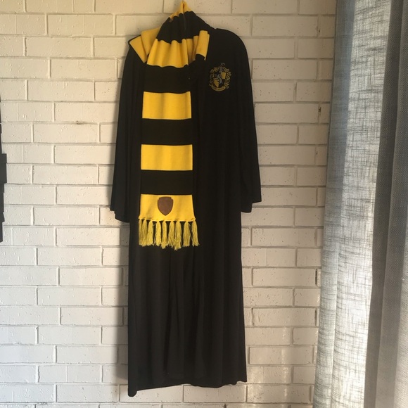 Wizarding World | Other | Harry Potter Hufflepuff Black Hooded Cloak ...